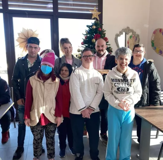 Rhino: Κεράσματα μελομακάρονα για όλους | xronos.gr